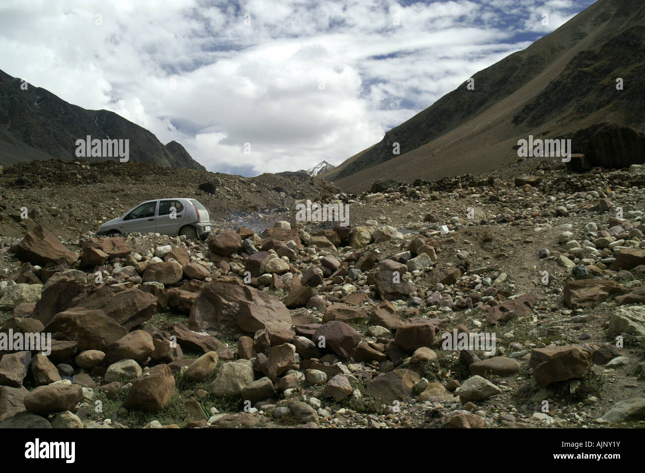 Baralacha La mountain Himalaya pass, road Manali - Leh, India summer ...