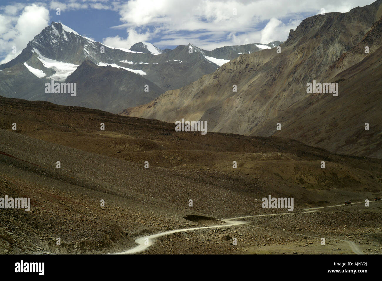 Baralacha La mountain Himalaya pass, road Manali - Leh, India summer ...