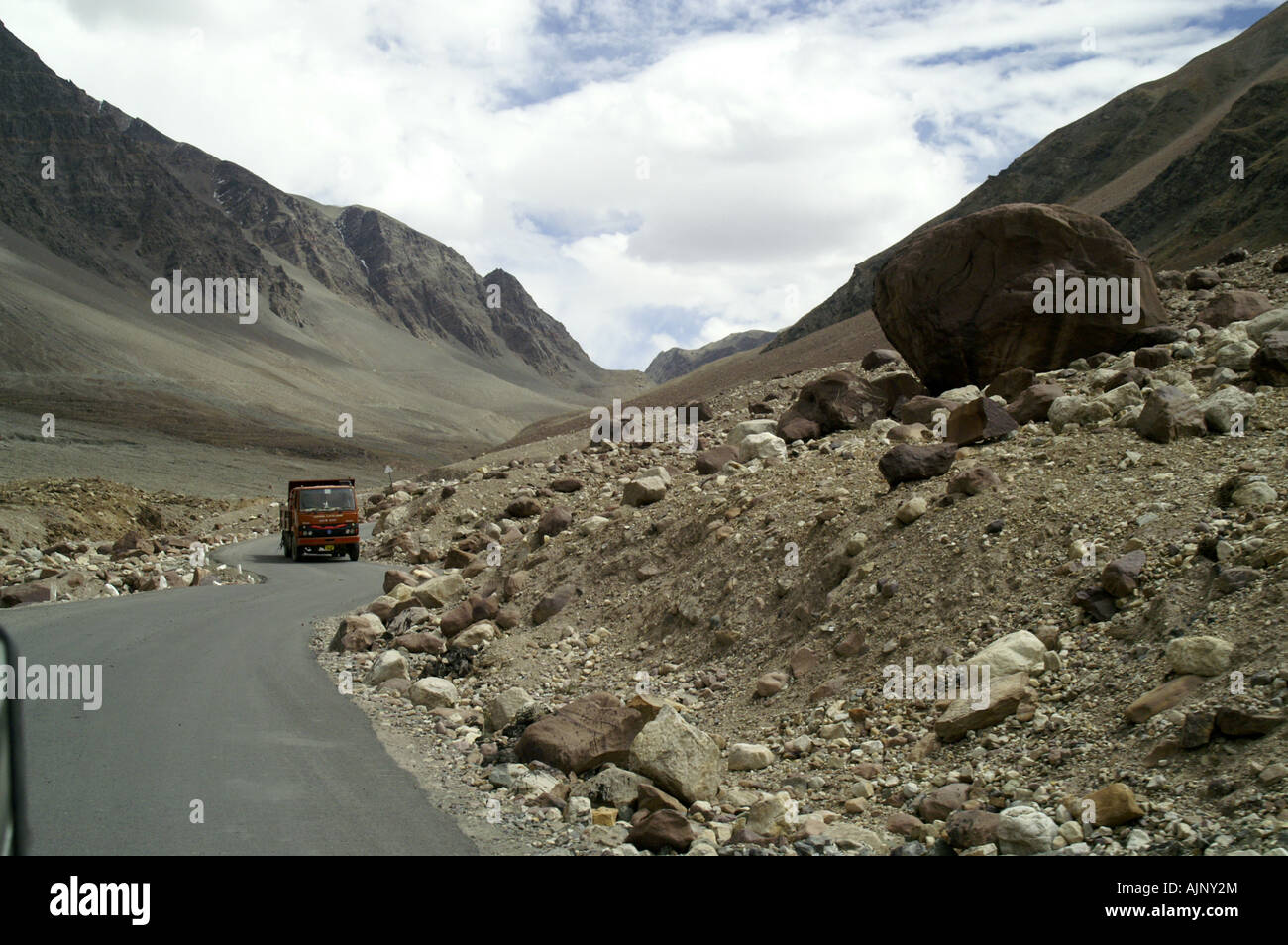 Baralacha La mountain Himalaya pass, road Manali - Leh, India summer ...