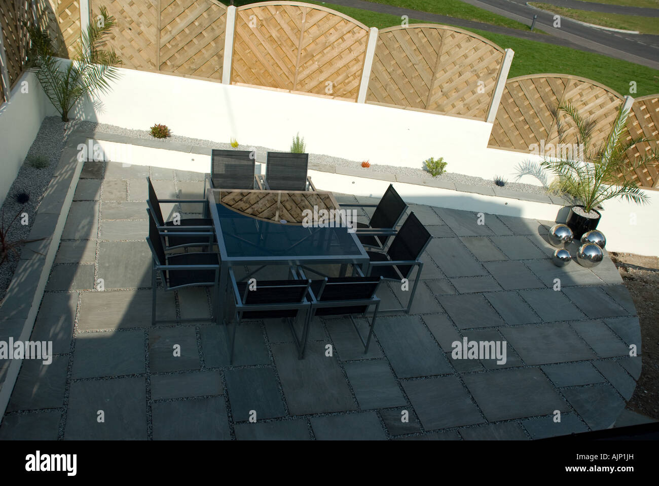patio set in modern garden Stock Photo - Alamy