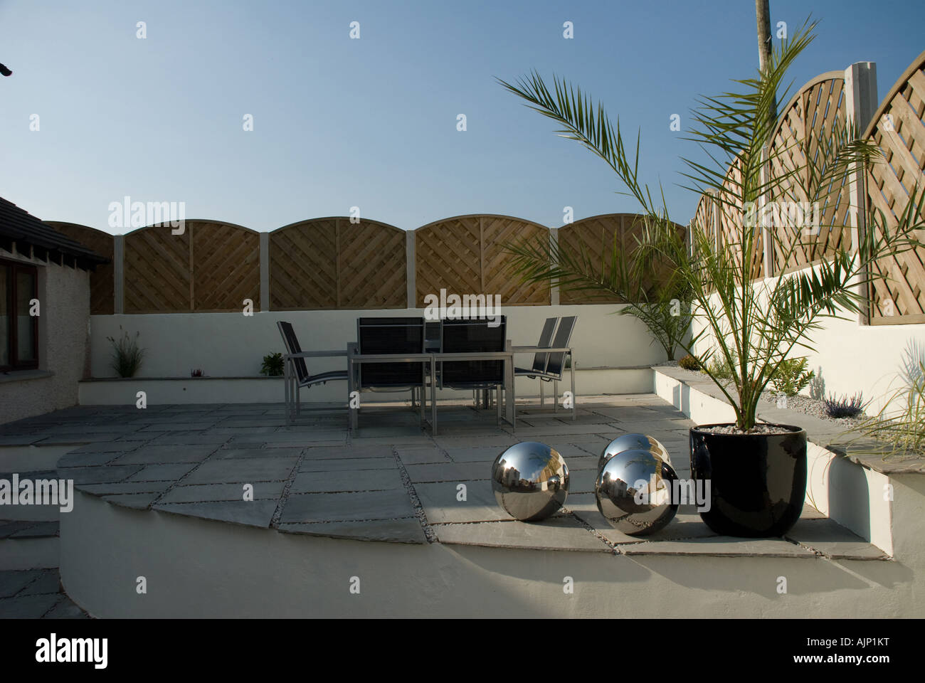 Back garden hi-res stock photography and images - Alamy