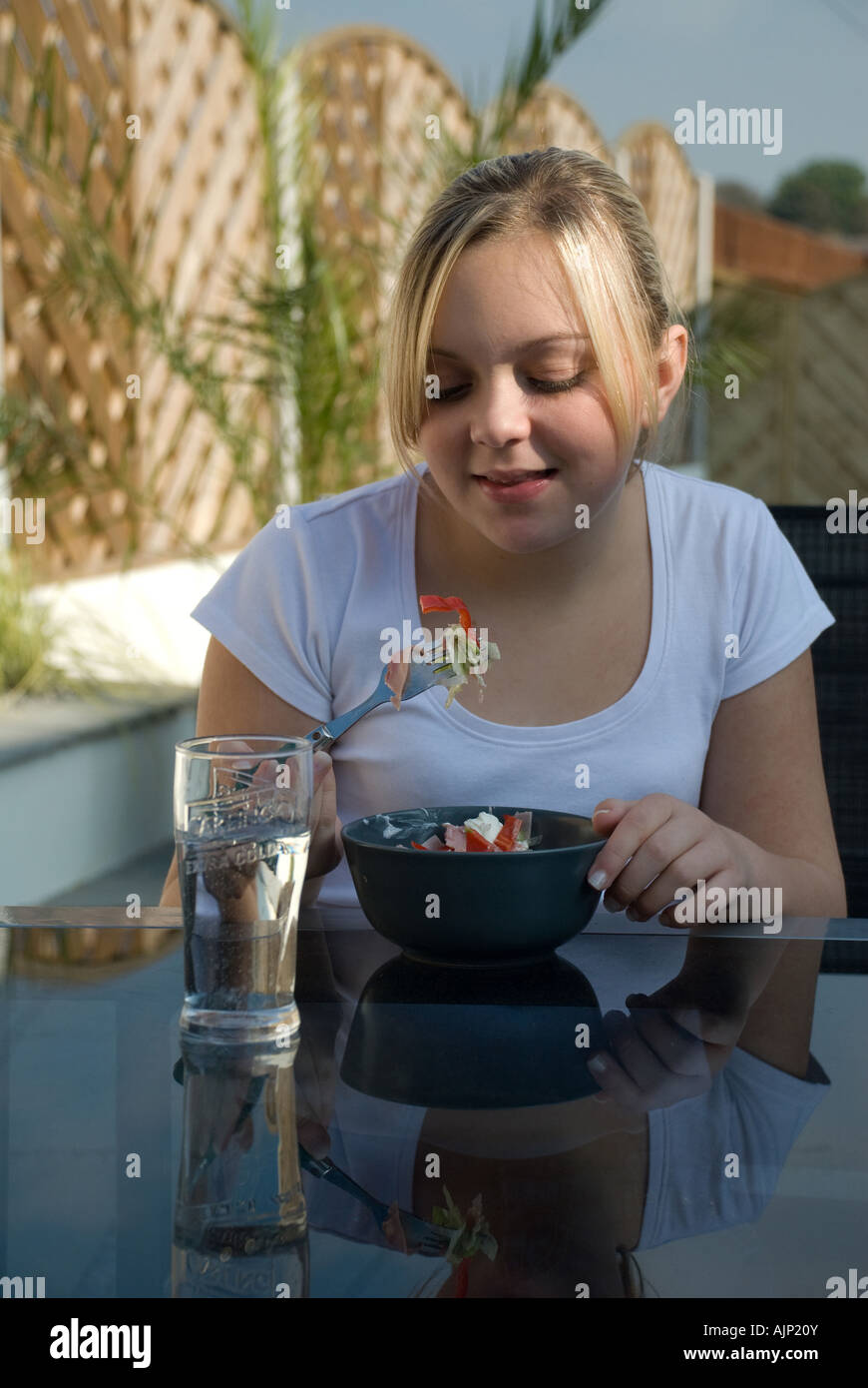 teenager healthy eating Stock Photo - Alamy