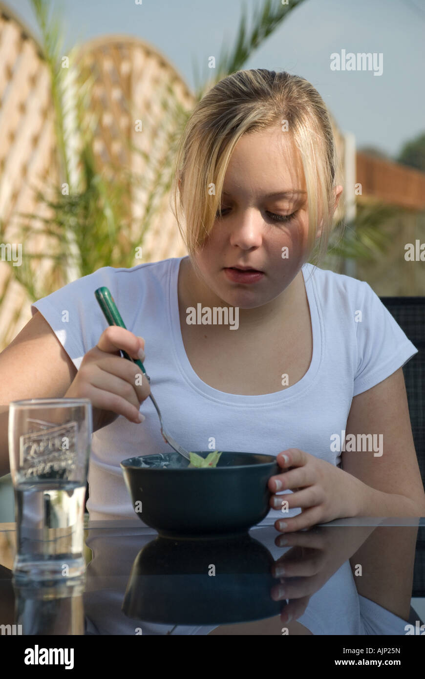 teenager healthy eating Stock Photo - Alamy