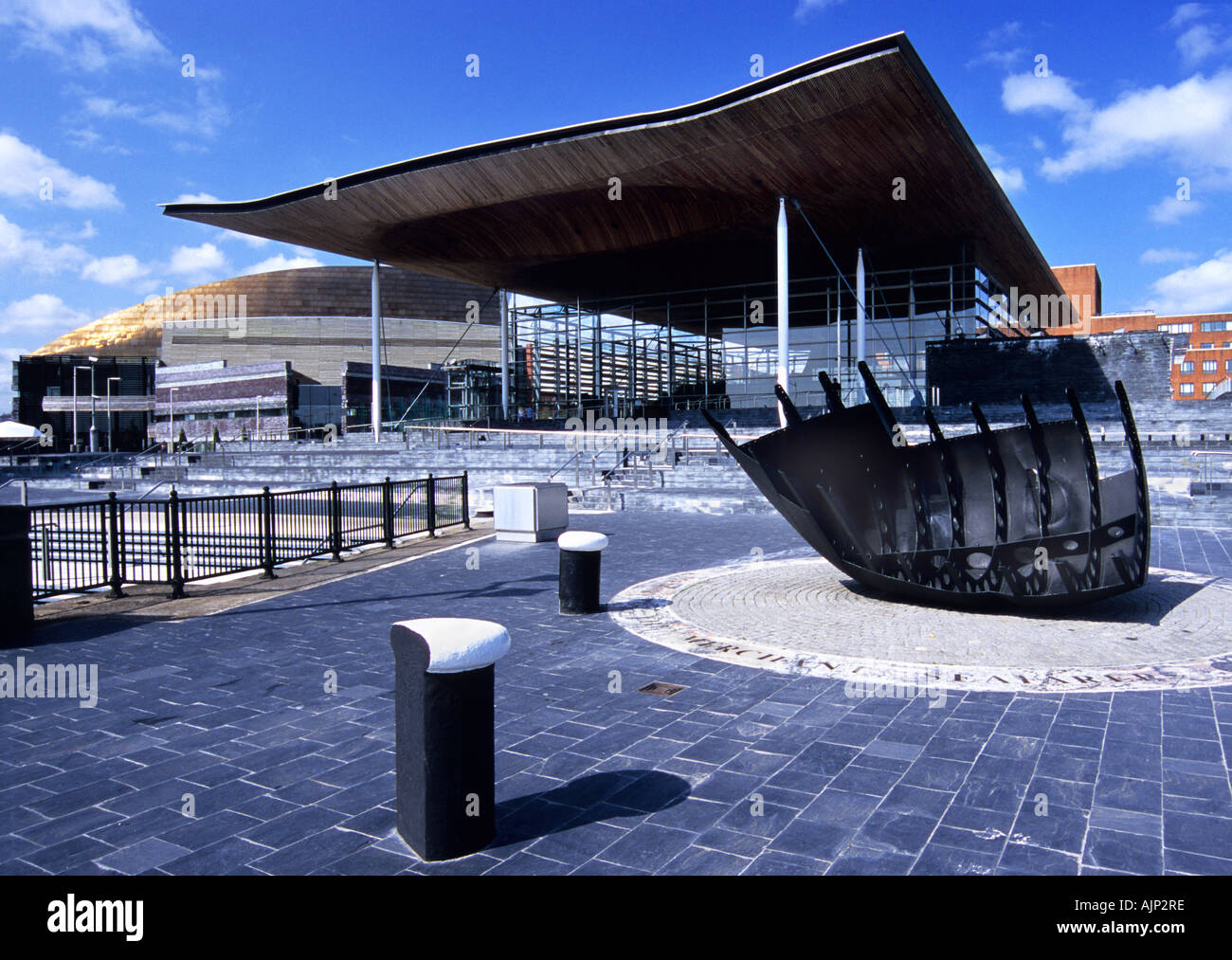Welsh assembly building and cardiff bay hi-res stock photography and ...