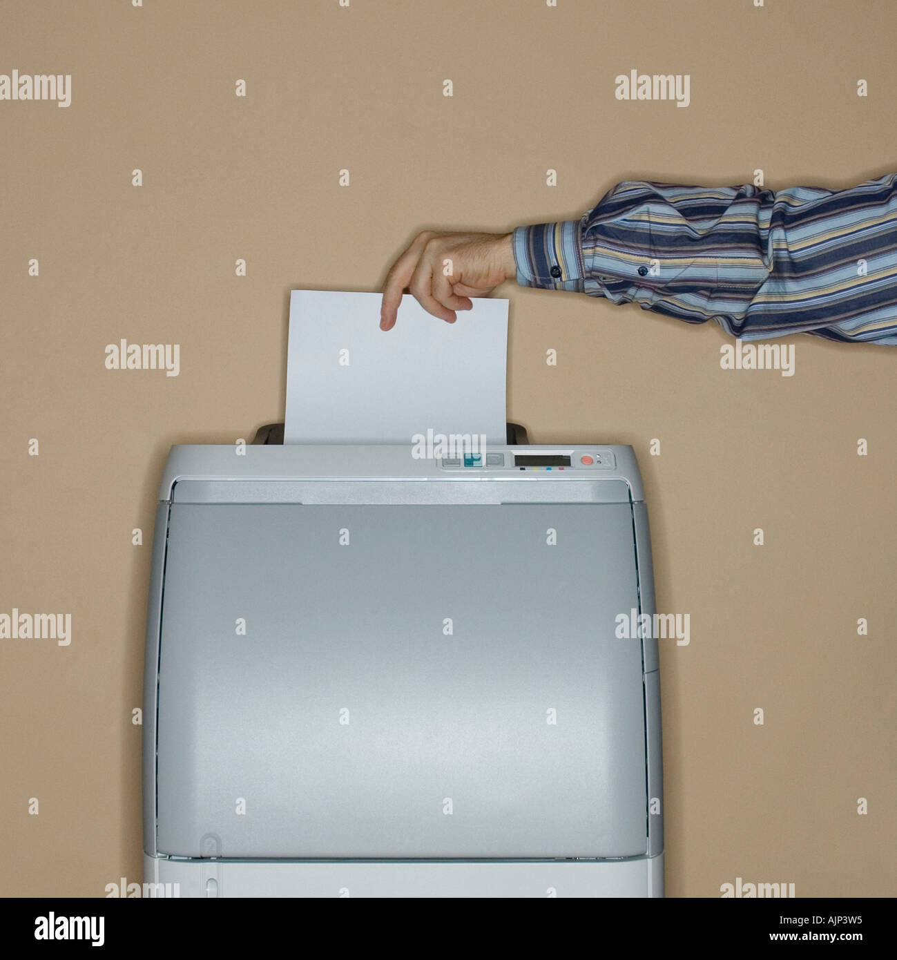 PRINTER MAN HOLDING A PAPER ON PRINTER Stock Photo - Alamy