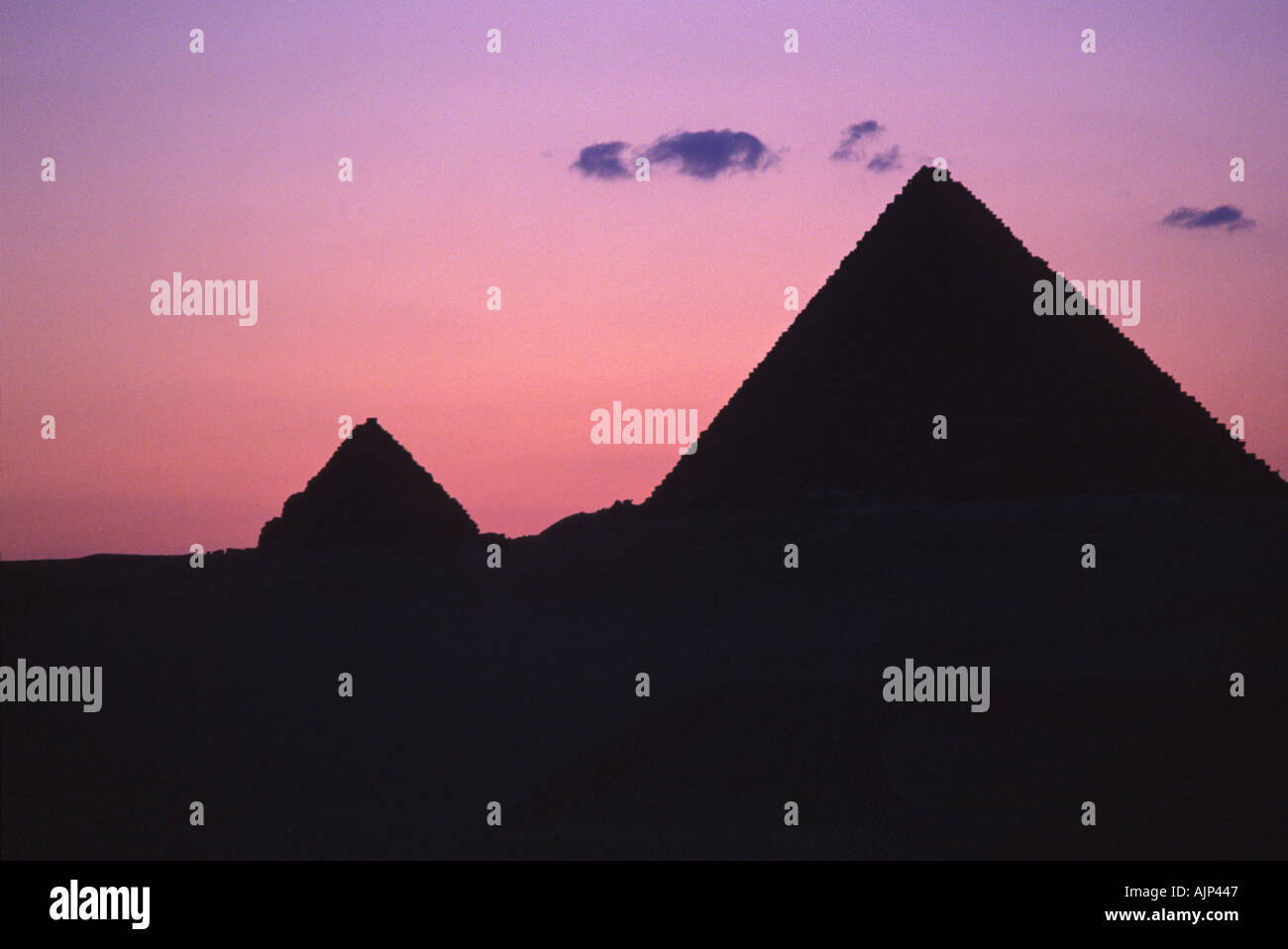 Silhouette great pyramids giza dusk hi-res stock photography and images ...