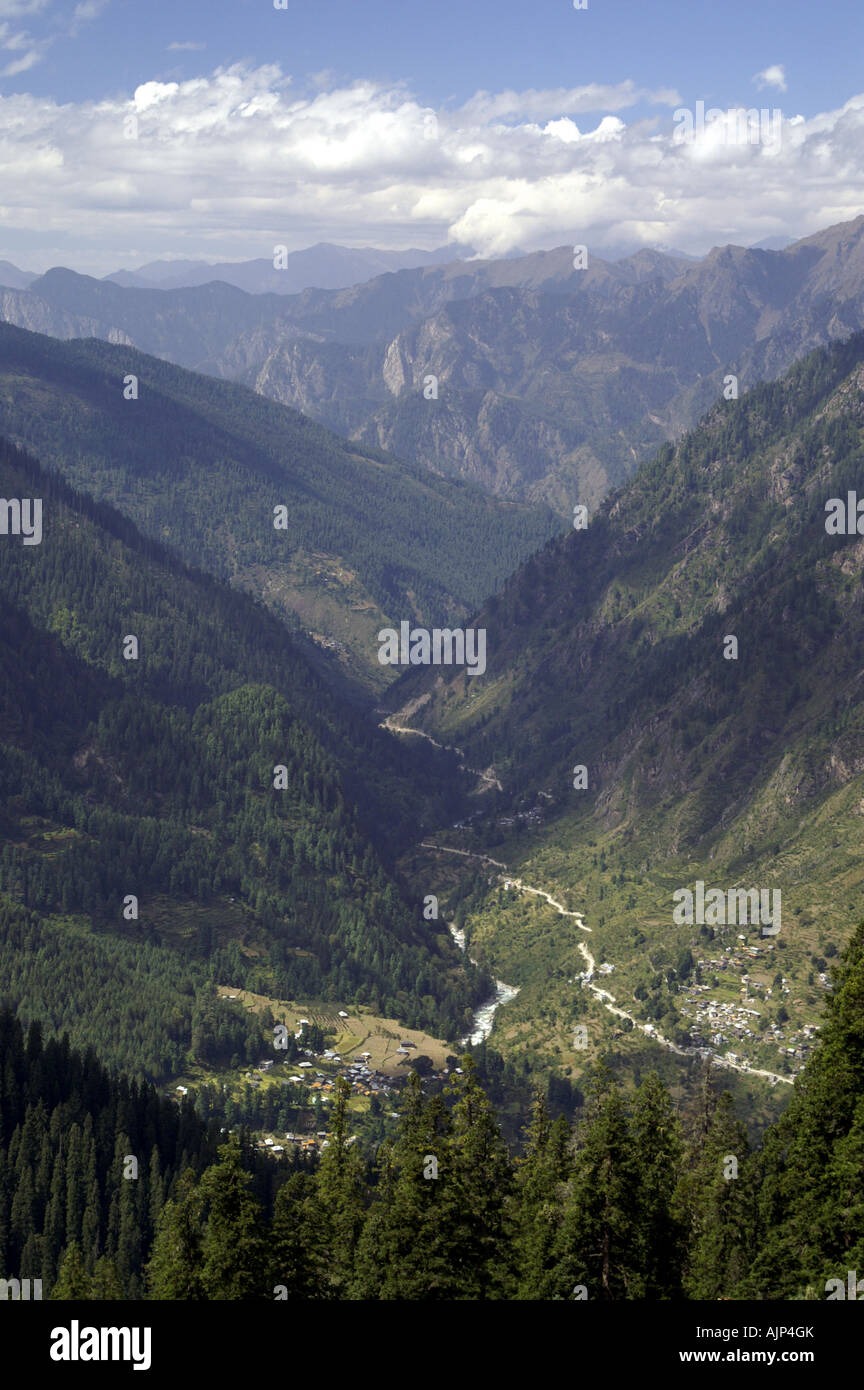Parvati Valley in Indian Himalaya mountains peaks Stock Photo - Alamy