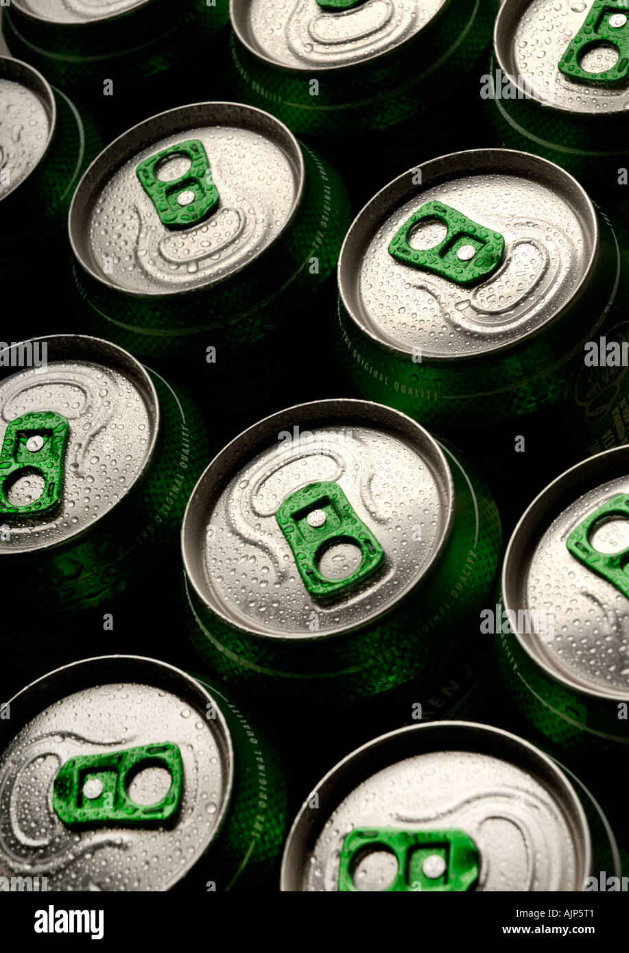 BEER CANS BACKGROUND PATTERN Stock Photo - Alamy