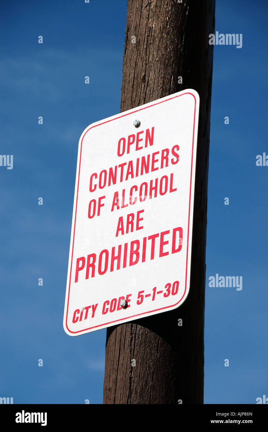 Sign banning alcohol in public, USA Stock Photo - Alamy