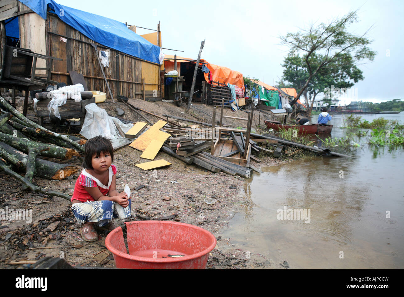 Child homeless flood disaster hi-res stock photography and images - Alamy