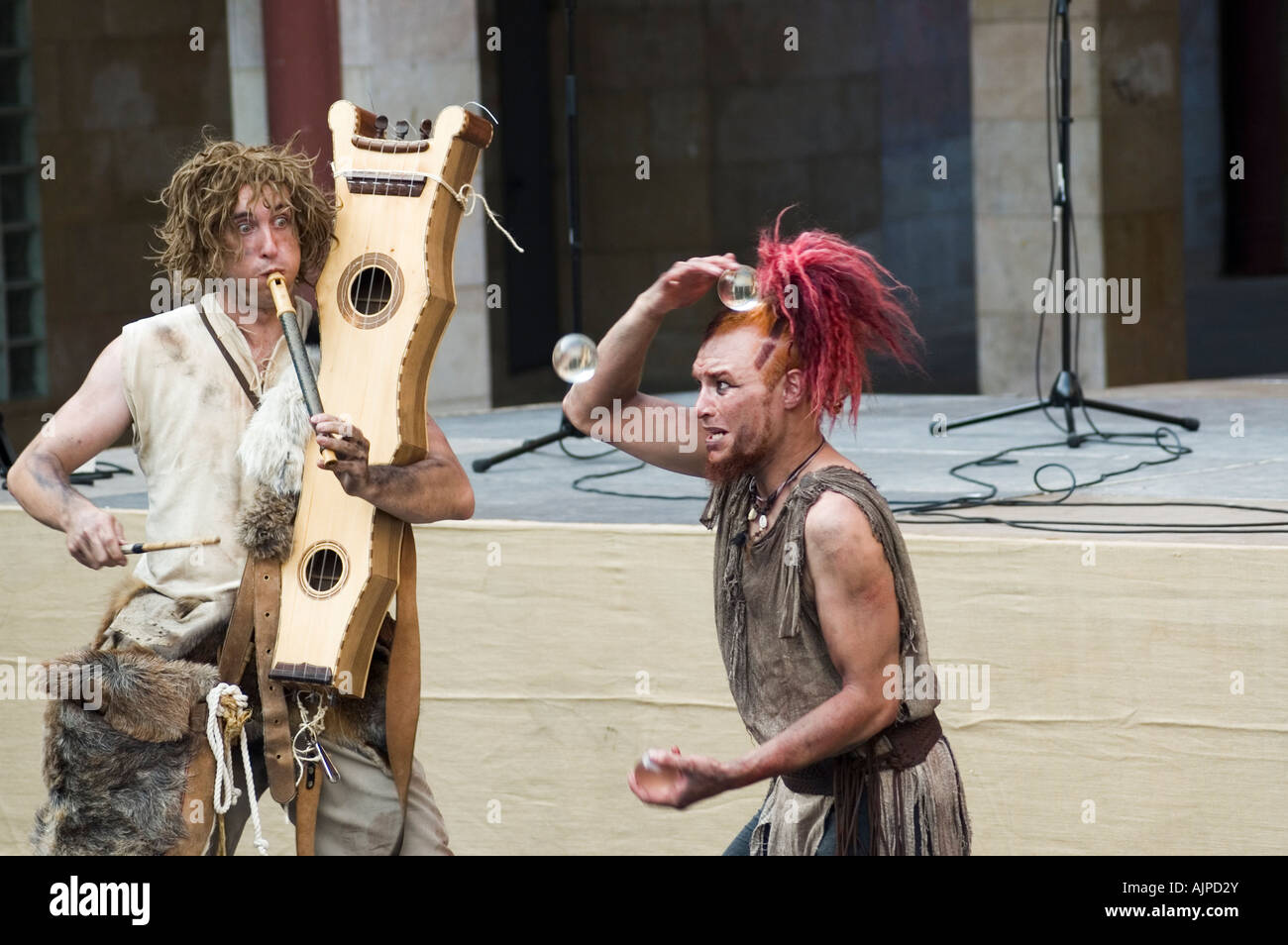 Juggler medieval hi-res stock photography and images - Alamy