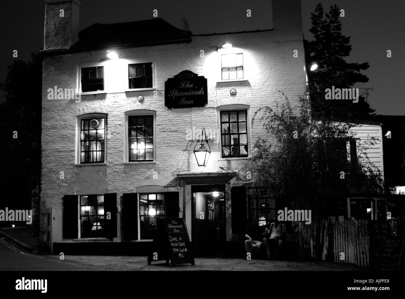 Spaniards Inn NW3 at night Hampstead London Stock Photo - Alamy