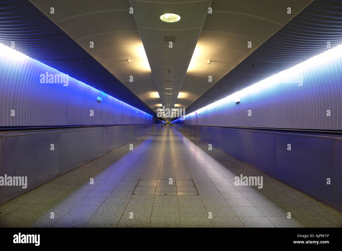 Aviation terminal hallway hi-res stock photography and images - Alamy