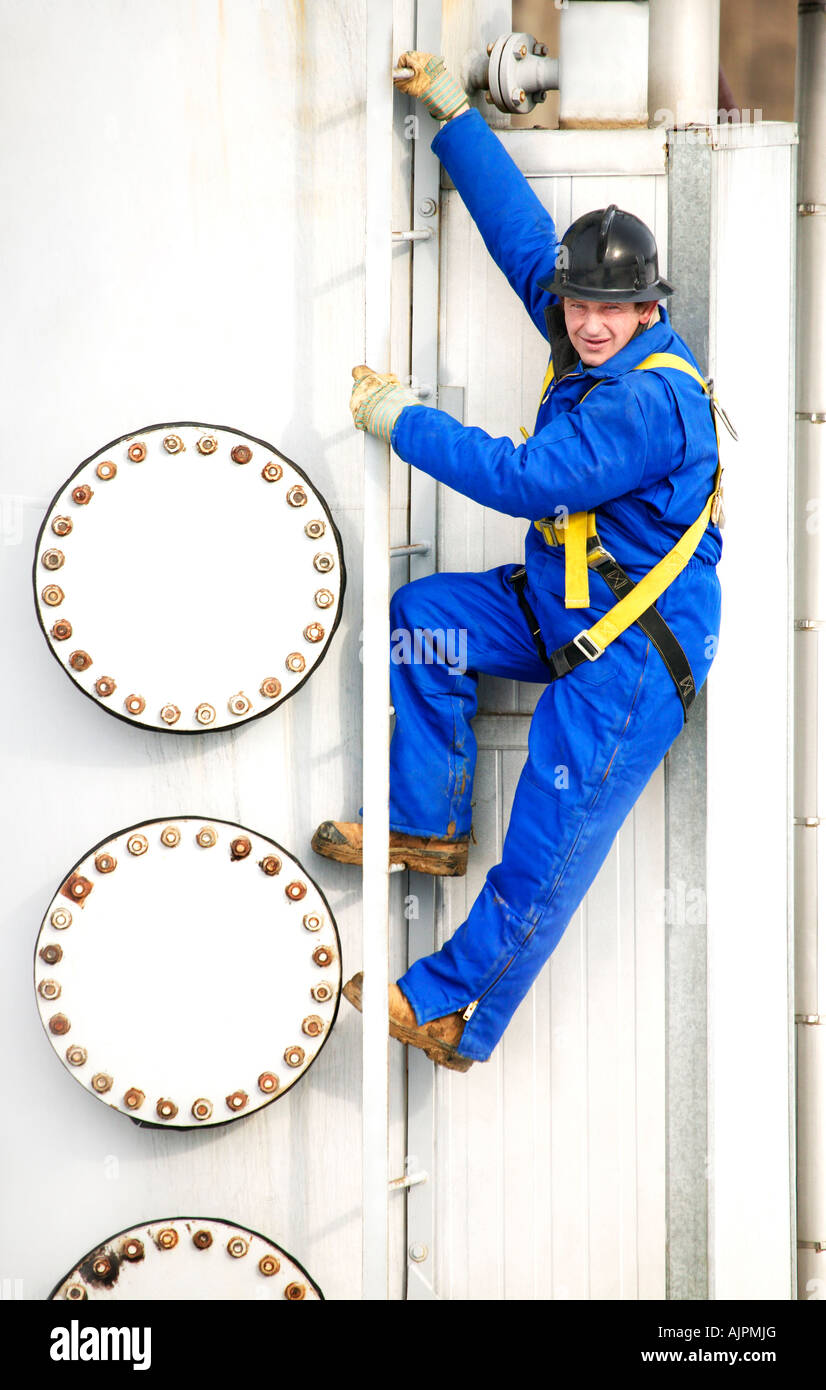 Industrial climbing worker hi-res stock photography and images - Alamy