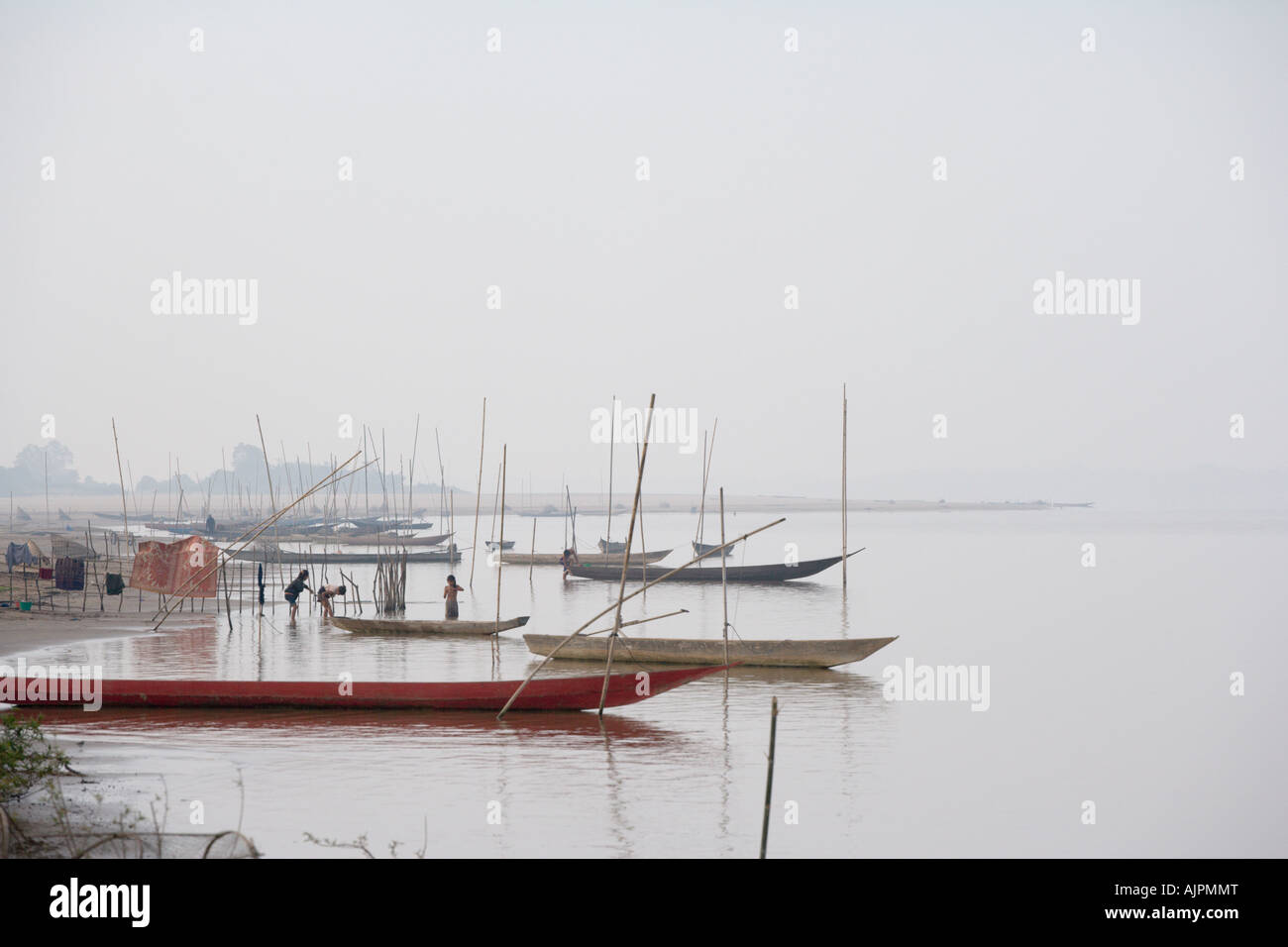 Morning bathing on the Mekong River, Don Daeng, Laos Stock Photo - Alamy