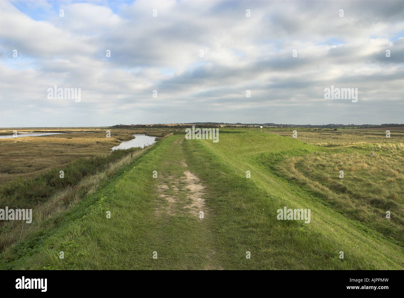 Tidal sea wall hi-res stock photography and images - Alamy