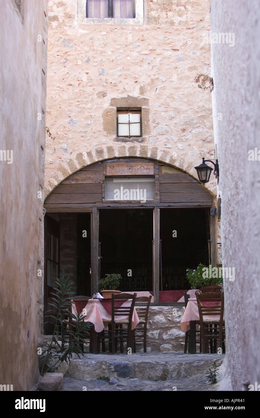 Empty restaurant table low angle hi-res stock photography and images ...
