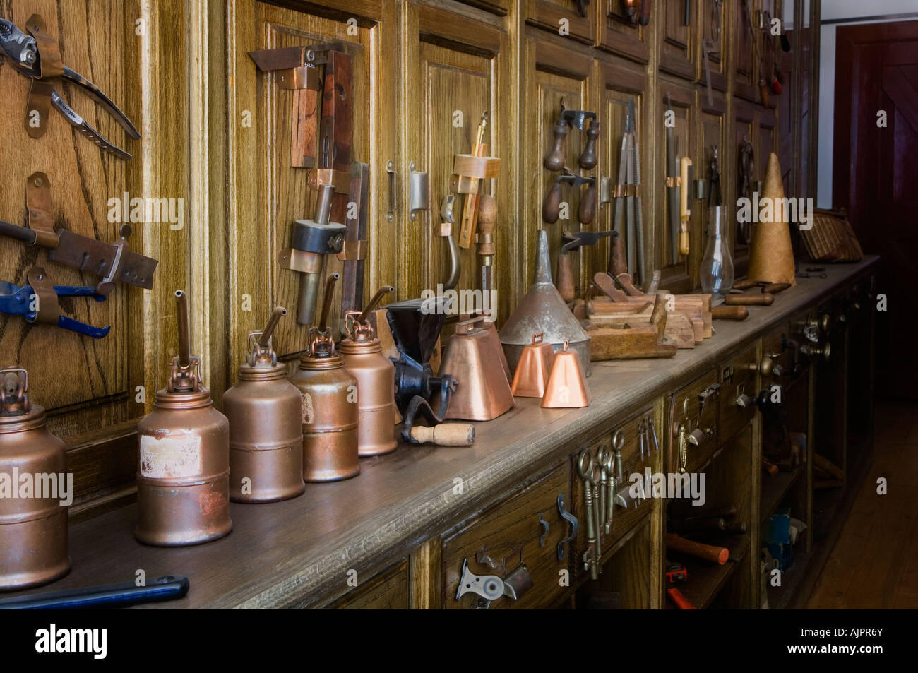 Antiquehardwarestore hi-res stock photography and images - Alamy