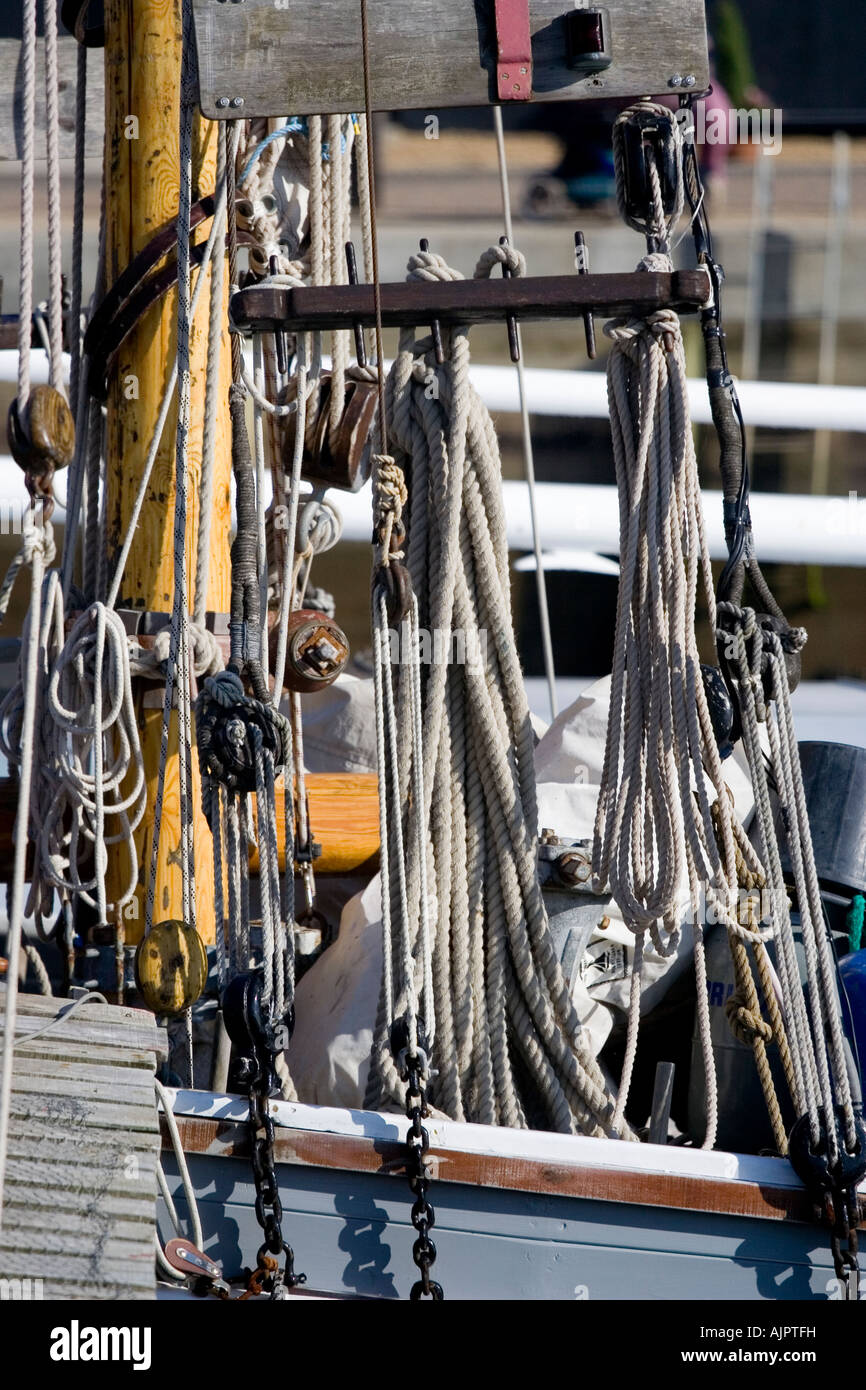 Rigging of a boat in Woodbridge marina, Suffolk Stock Photo - Alamy