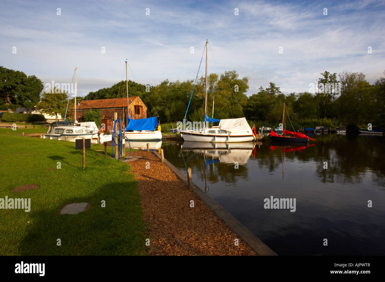 A view of the staithe at Barton Turf in the Norfolk Broads Stock Photo ...