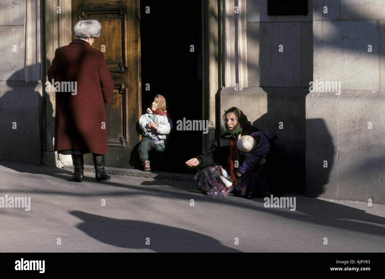 Gypsy children street hi-res stock photography and images - Alamy