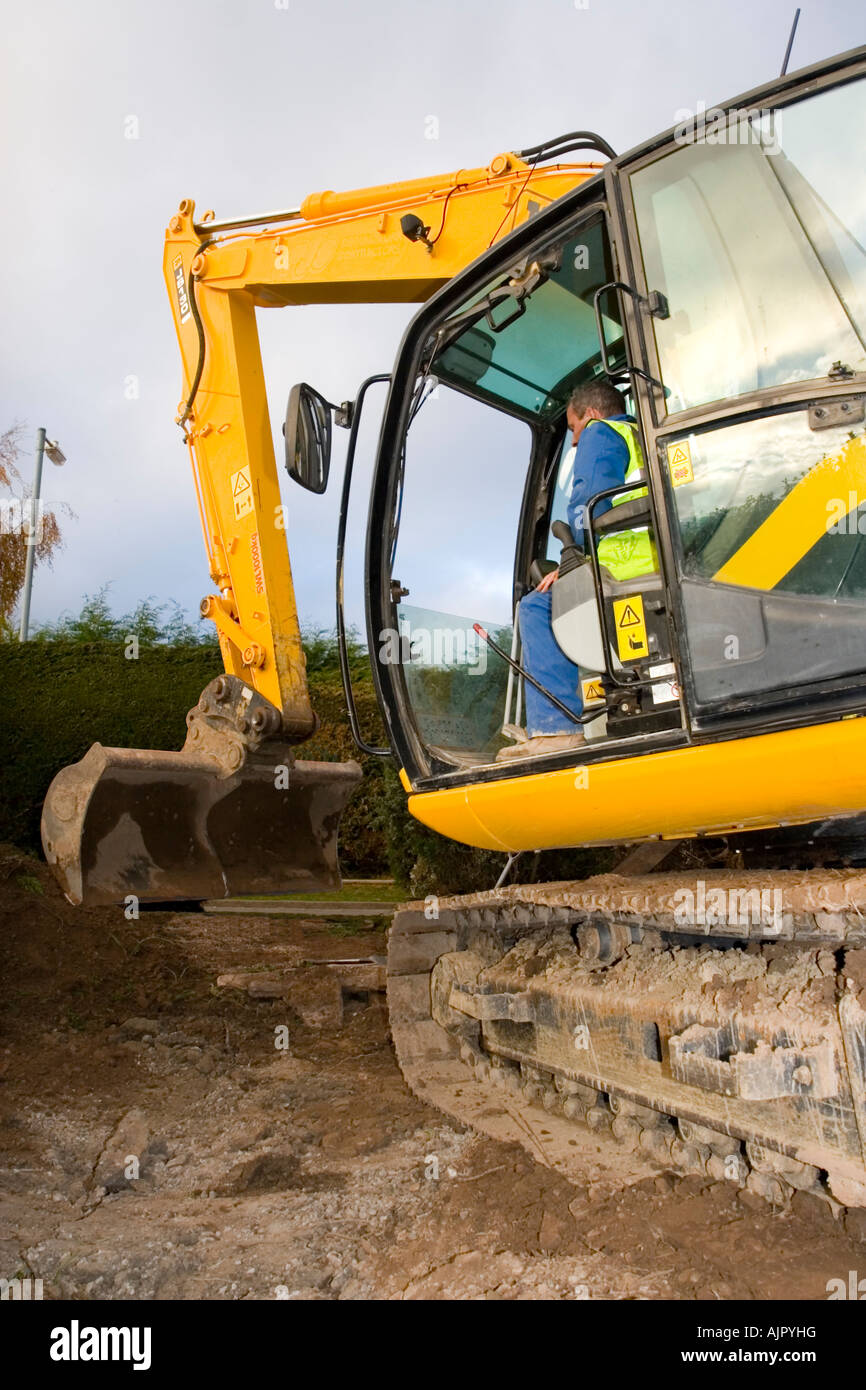 Digger driver hi-res stock photography and images - Alamy