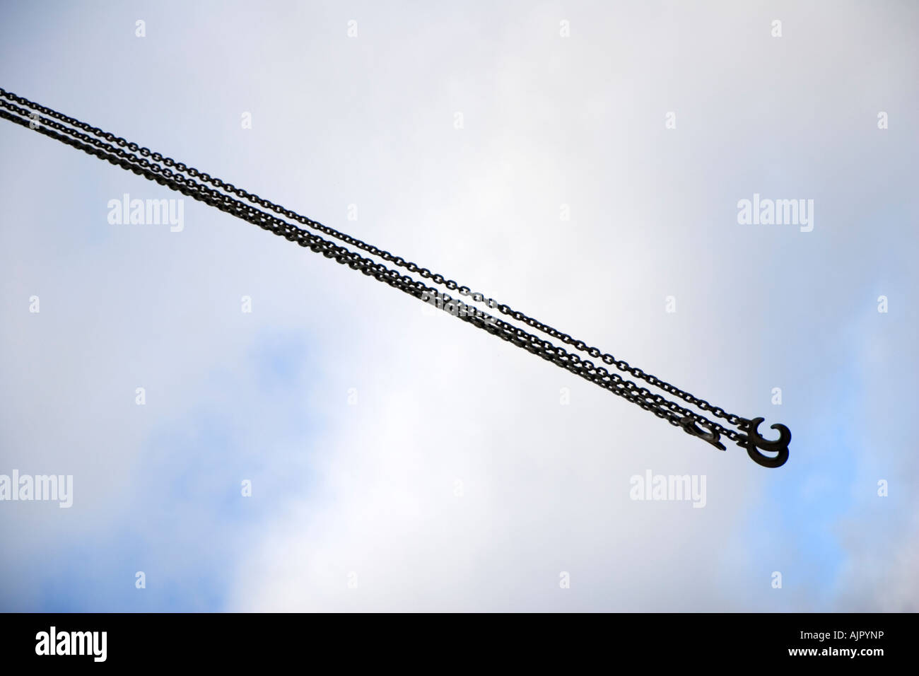 Diagonal chains hi-res stock photography and images - Alamy