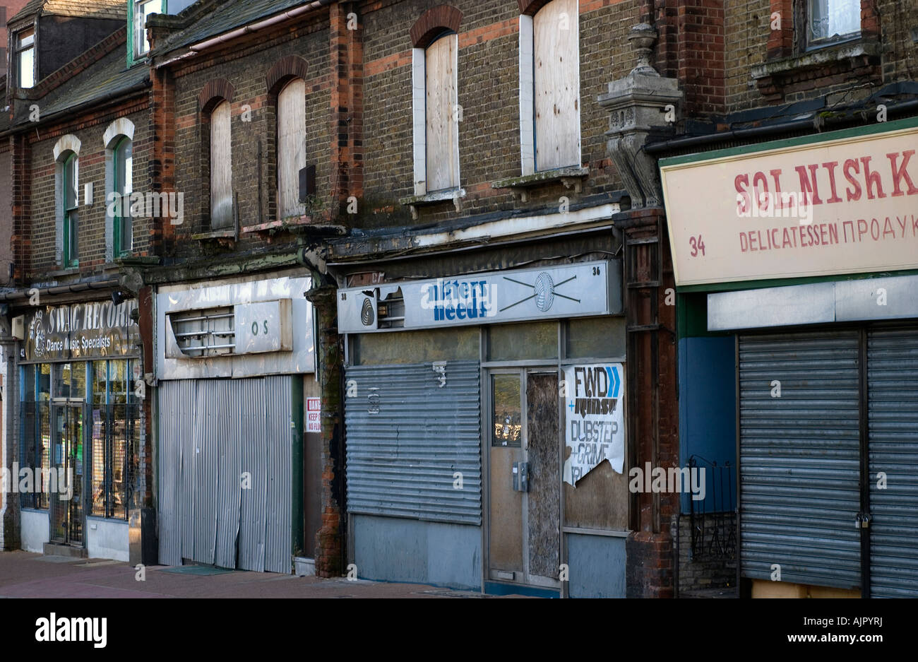 A row of run down shops in Croydon, Surrey Stock Photo - Alamy