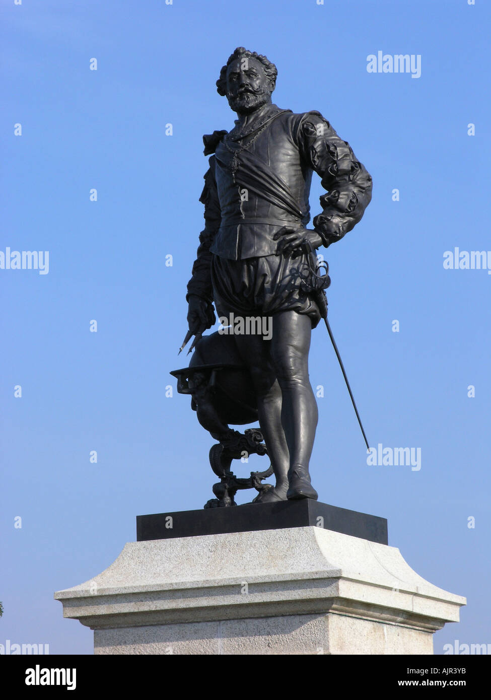 city of plymouth hoe sir francis drake memorial statue coastal port ...