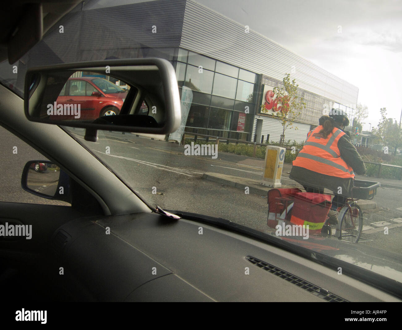 Post woman royal mail hi-res stock photography and images - Alamy