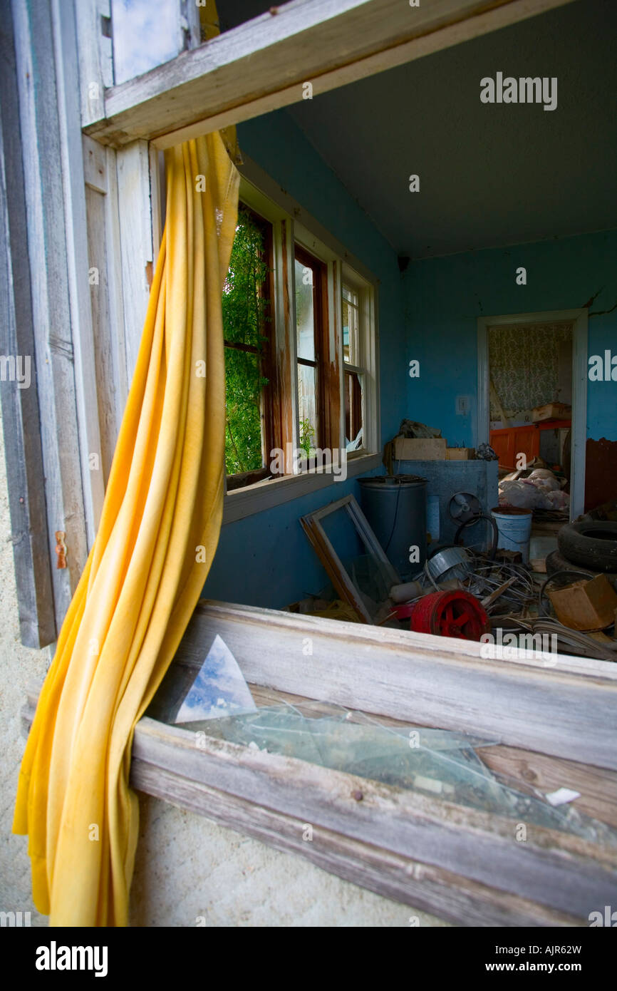 Abandoned disorder disarray hi-res stock photography and images - Alamy