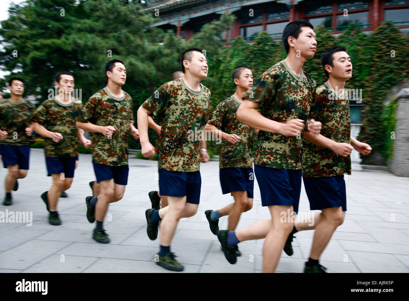 Running soldiers hi-res stock photography and images - Alamy