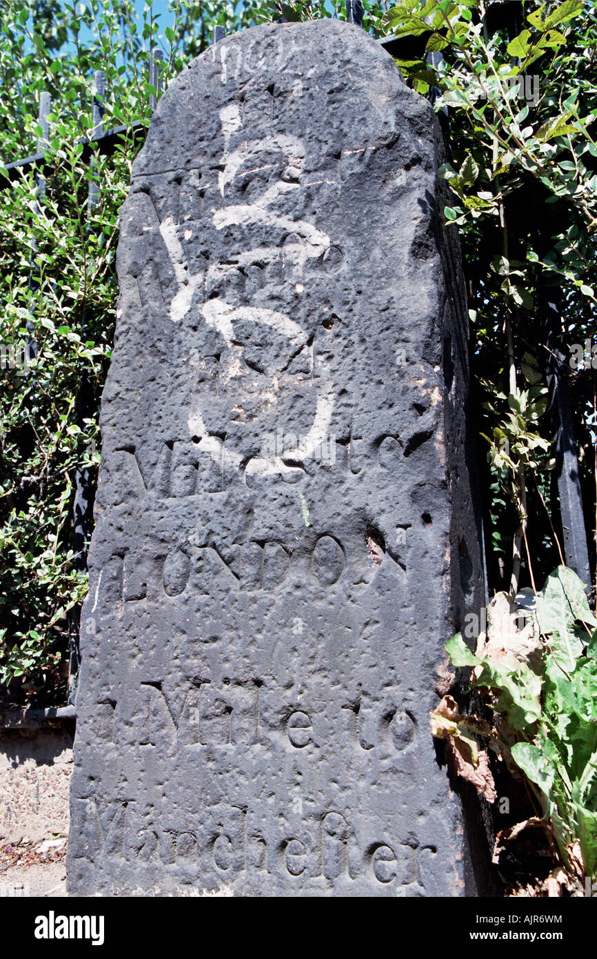 London milestone marker hi-res stock photography and images - Alamy