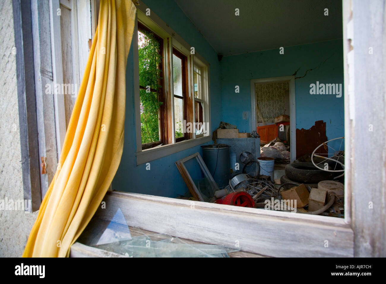 Abandoned disorder disarray hi-res stock photography and images - Alamy