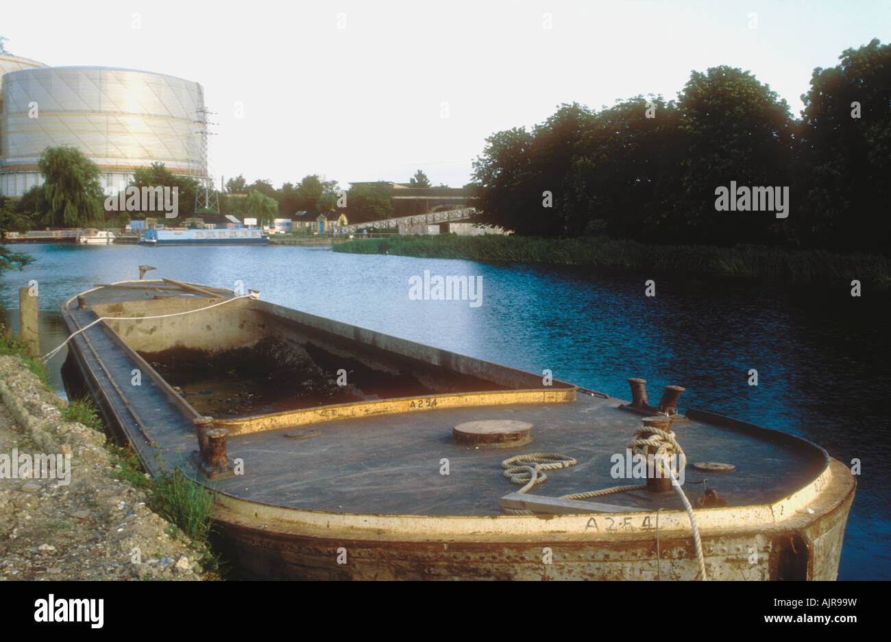 Steel hull thames barge hi-res stock photography and images - Alamy