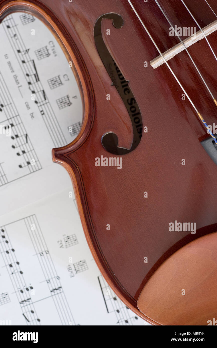 Violin closeup in detail Stock Photo - Alamy