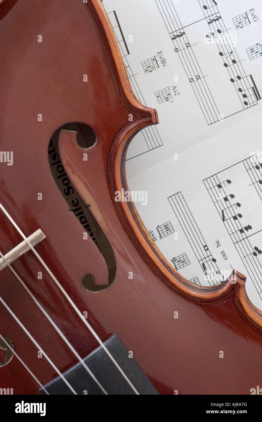 Violin closeup in detail Stock Photo - Alamy