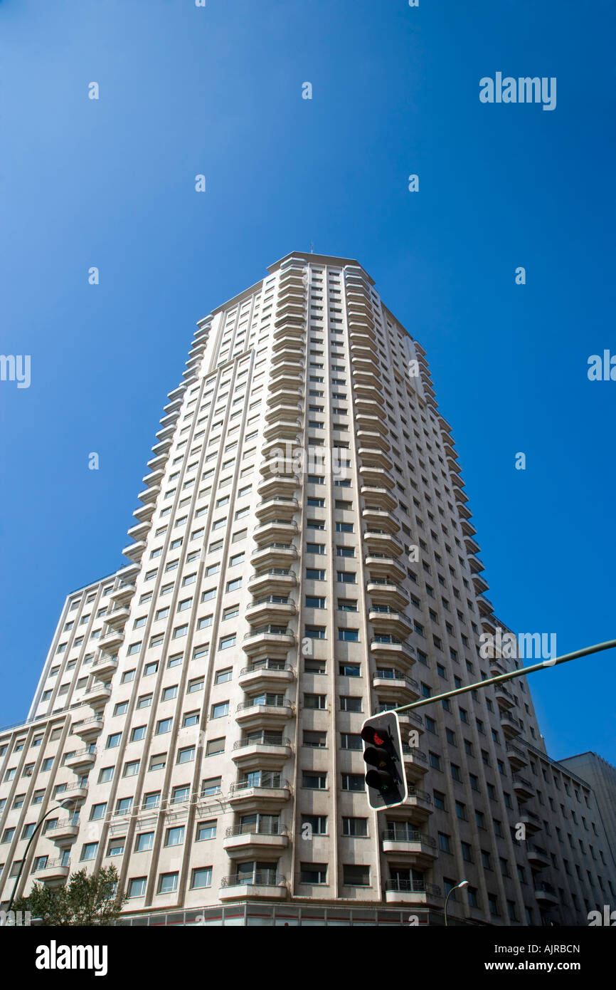High rise apartment i Madrid Stock Photo - Alamy
