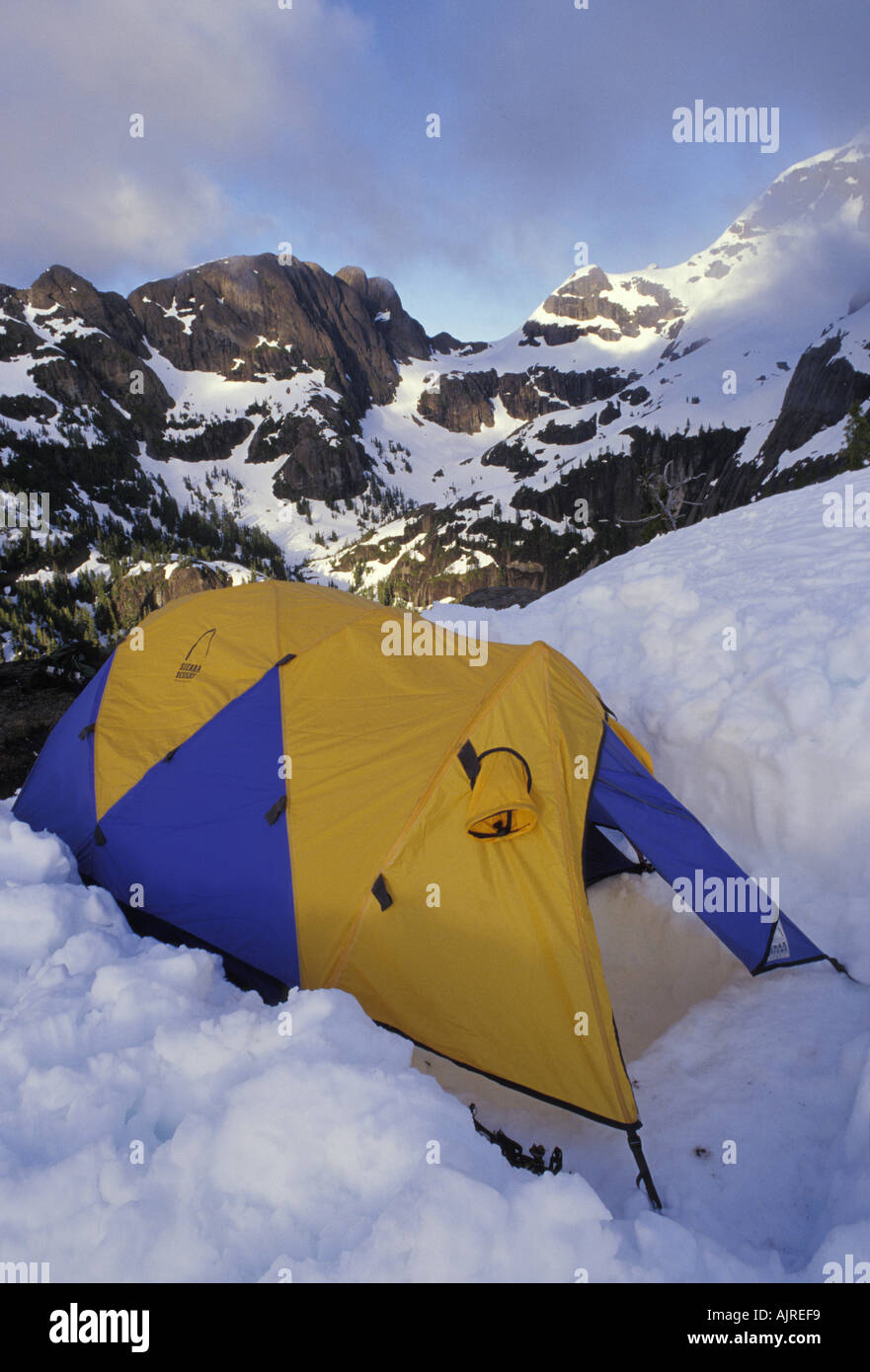 Snow tent hi-res stock photography and images - Alamy