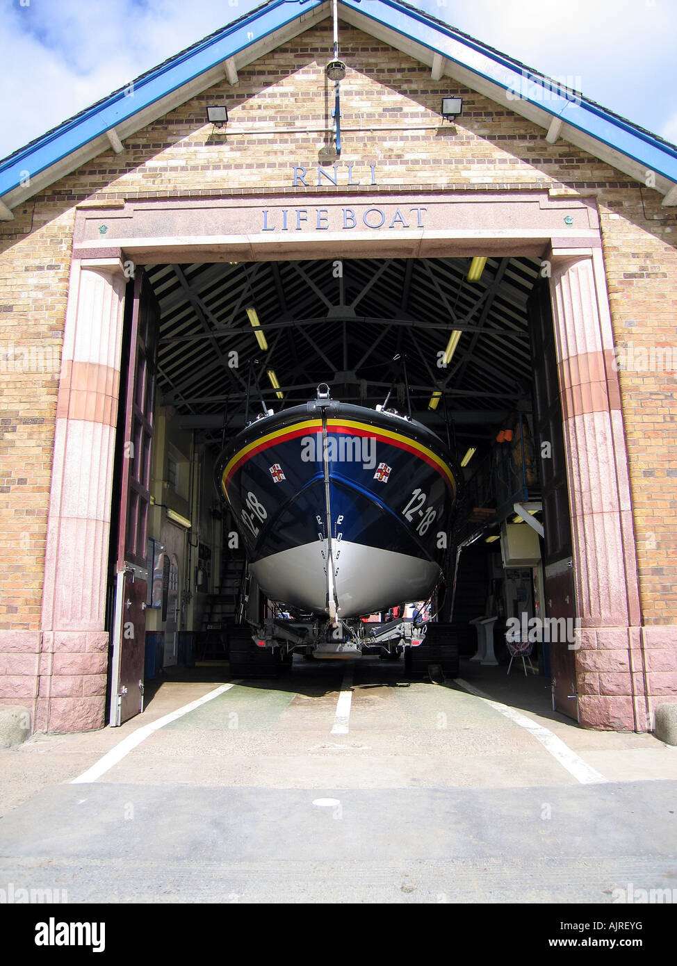 Scarborough lifeboat hi-res stock photography and images - Alamy