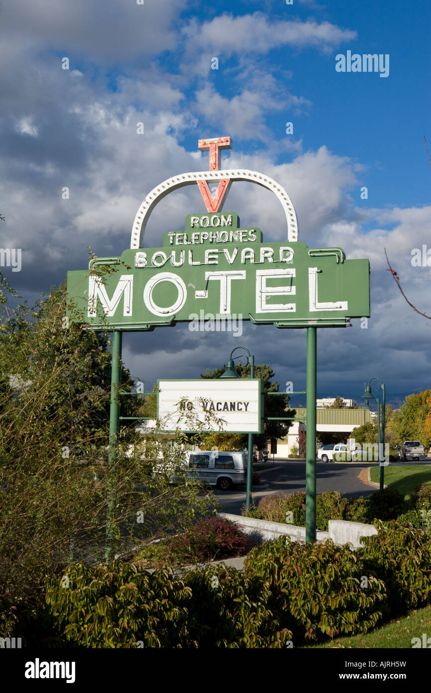 Old motel no vacancy sign hi-res stock photography and images - Alamy