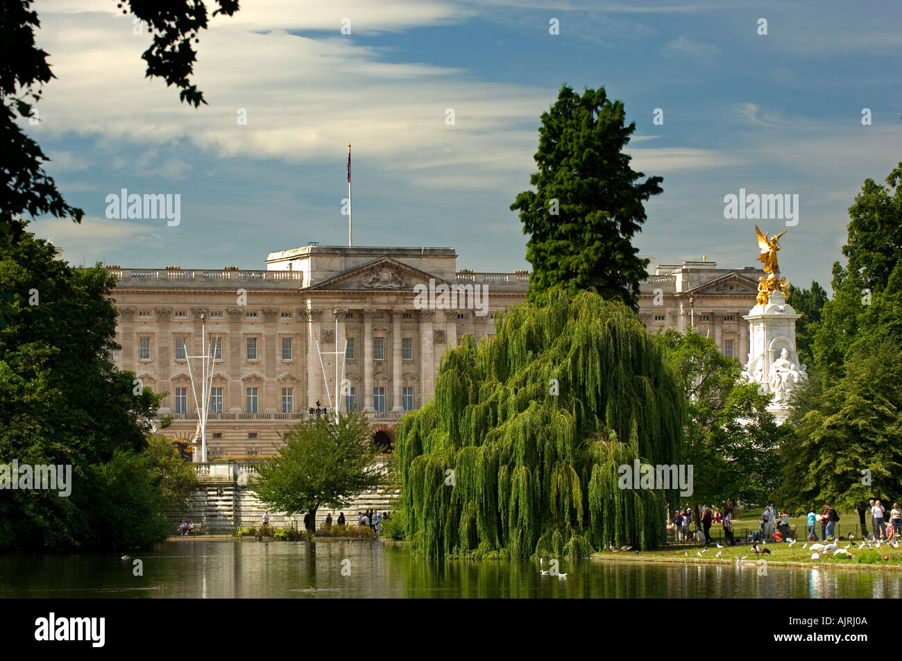 Buckingham palace from st james park hi-res stock photography and ...