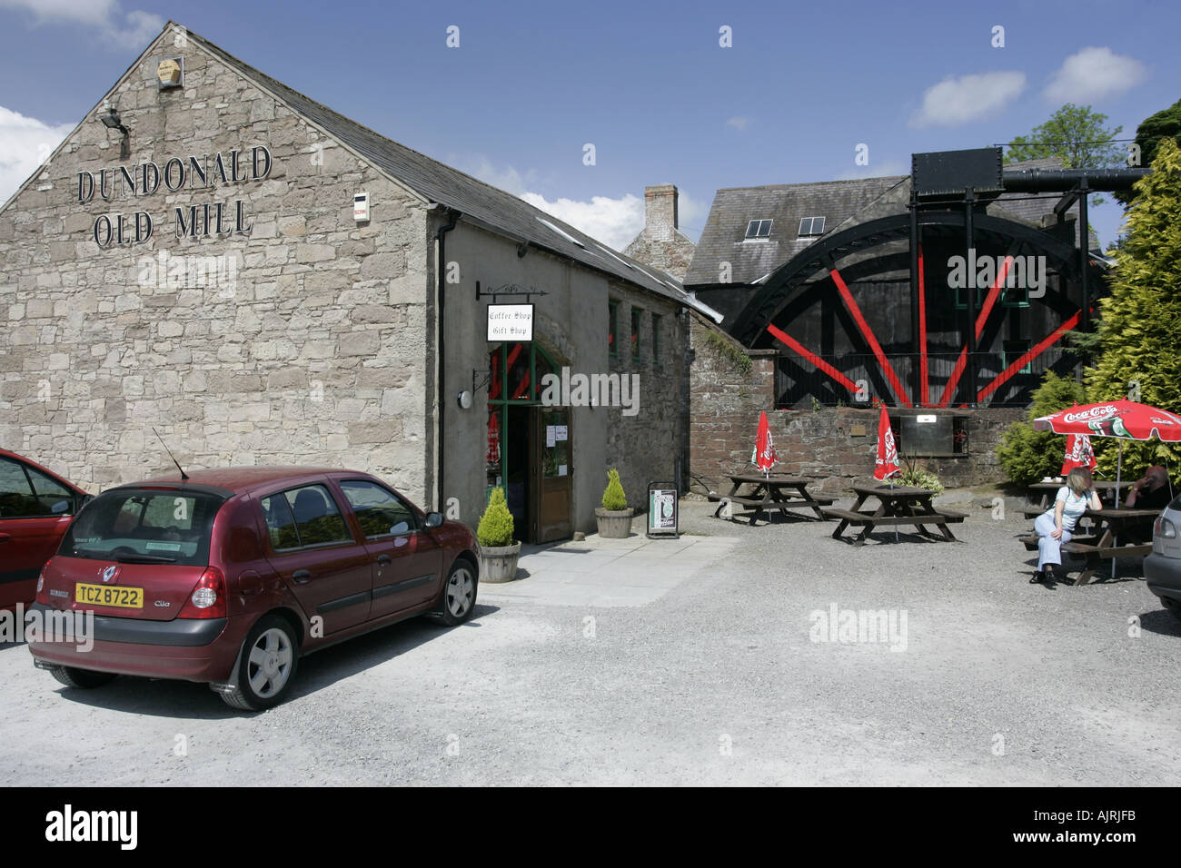 Pitchback water wheel hi-res stock photography and images - Alamy