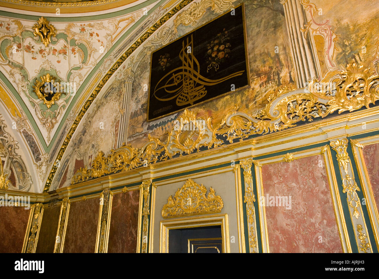 Room interior in the Topkapi Palace in Istanbul, Turkey Stock Photo - Alamy