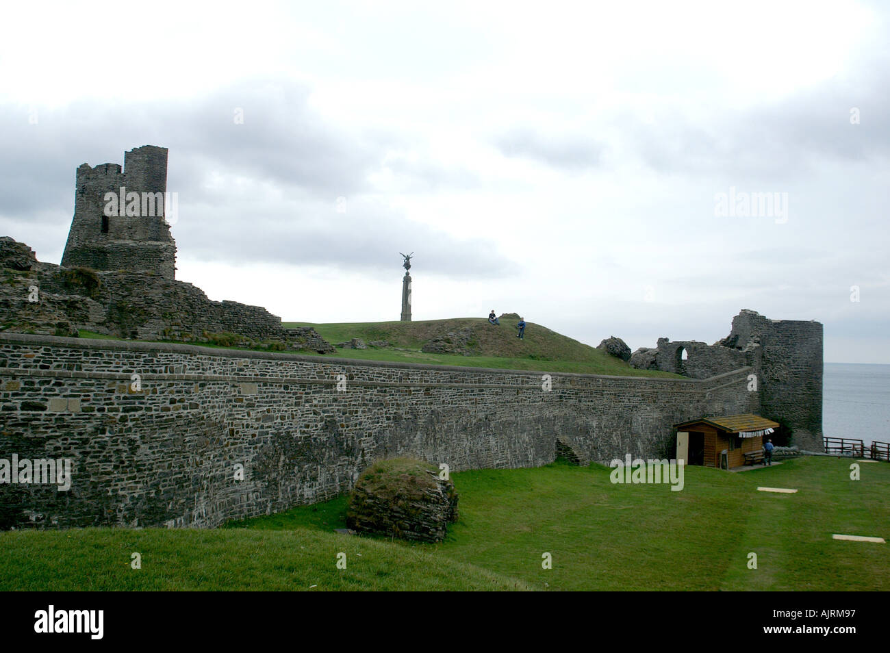 Aberystwyth castle ruins historic hi-res stock photography and images ...