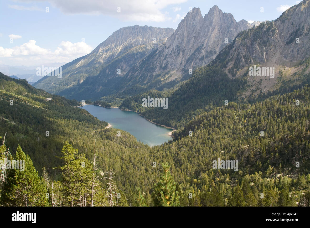 The beautiful mountain scenery and the lakes of the Parque Nacional de ...