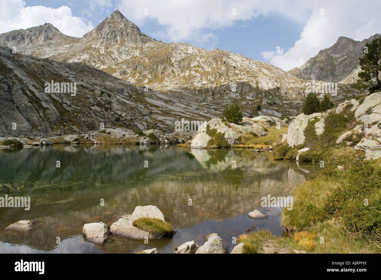 The beautiful mountain scenery and the lakes of the Parque Nacional de ...