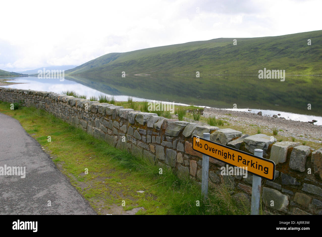 no overnight parking sign in layby Stock Photo - Alamy