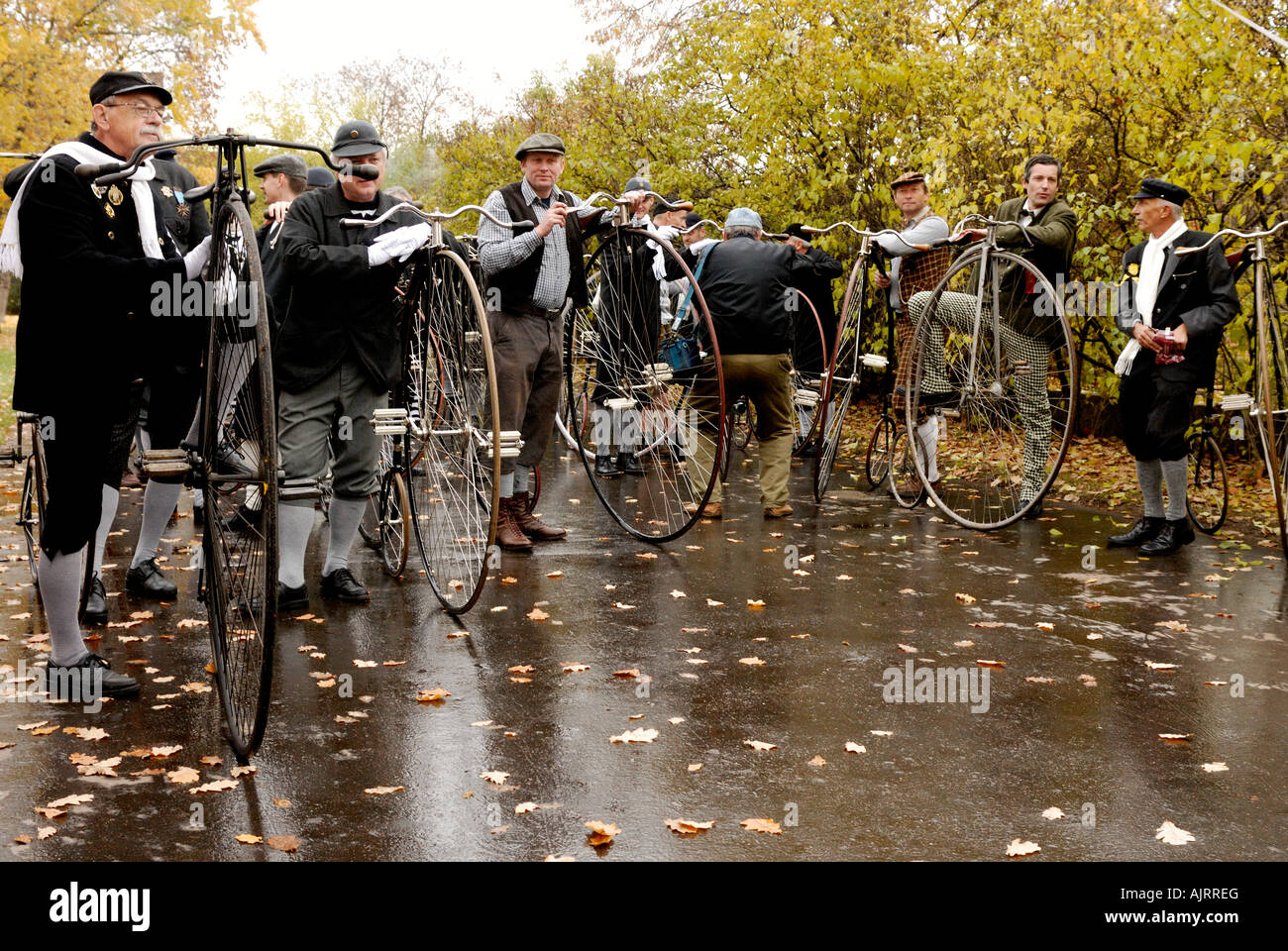 Racing penny farthing hi-res stock photography and images - Alamy