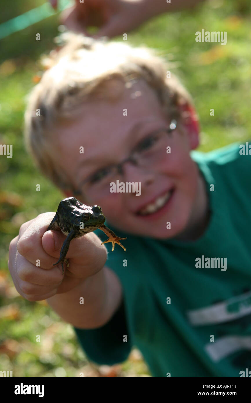 kid holding and playing with a frog Stock Photo - Alamy